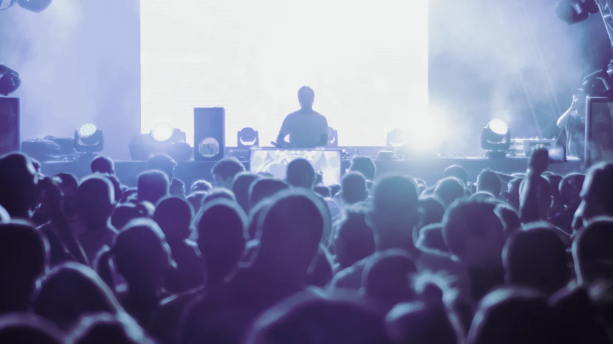 How to Read a Crowd as a DJ | Clubs, Festivals & Events